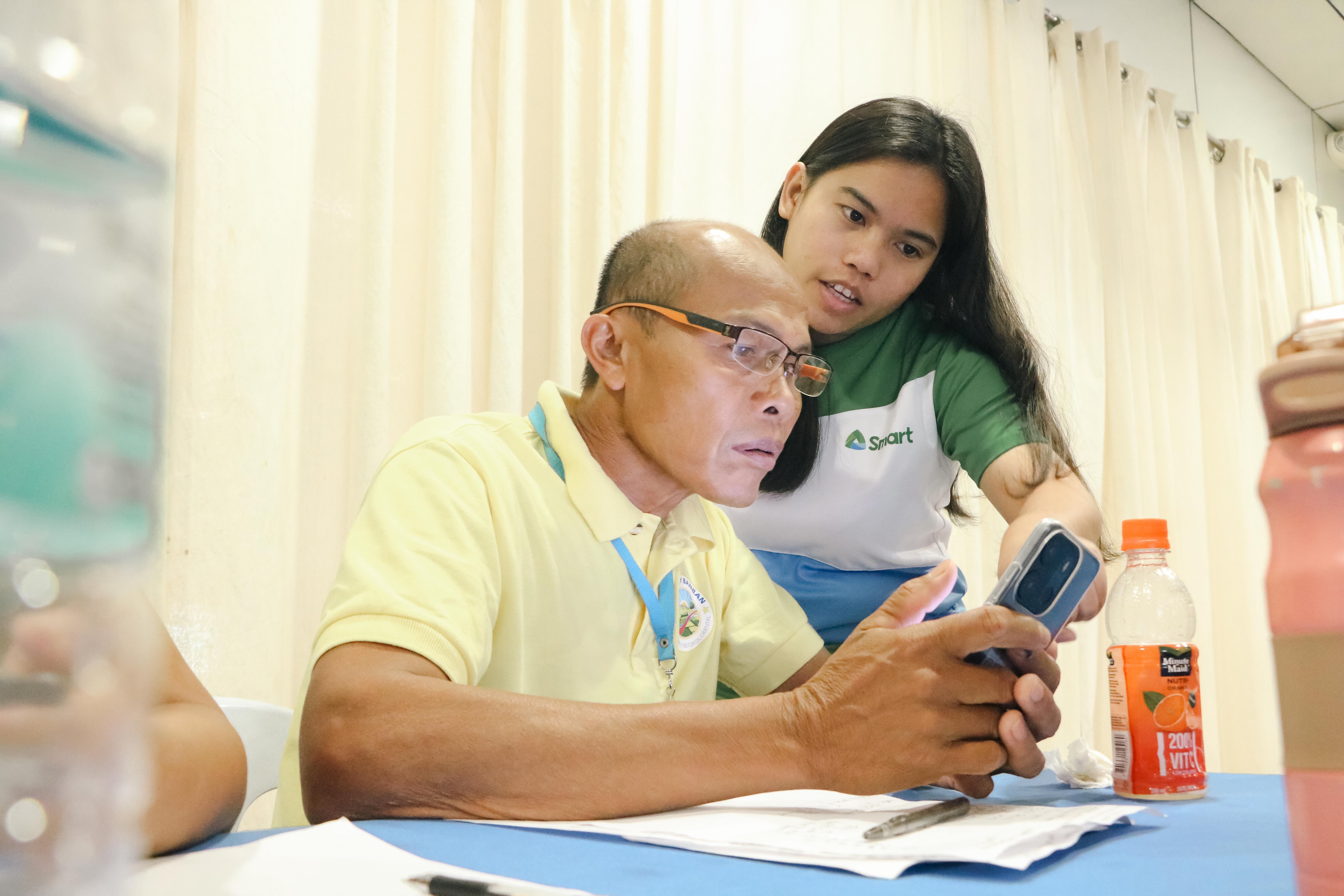 PLDT, Smart, ATRIEV empower visually impaired persons with digital training in Negros Oriental