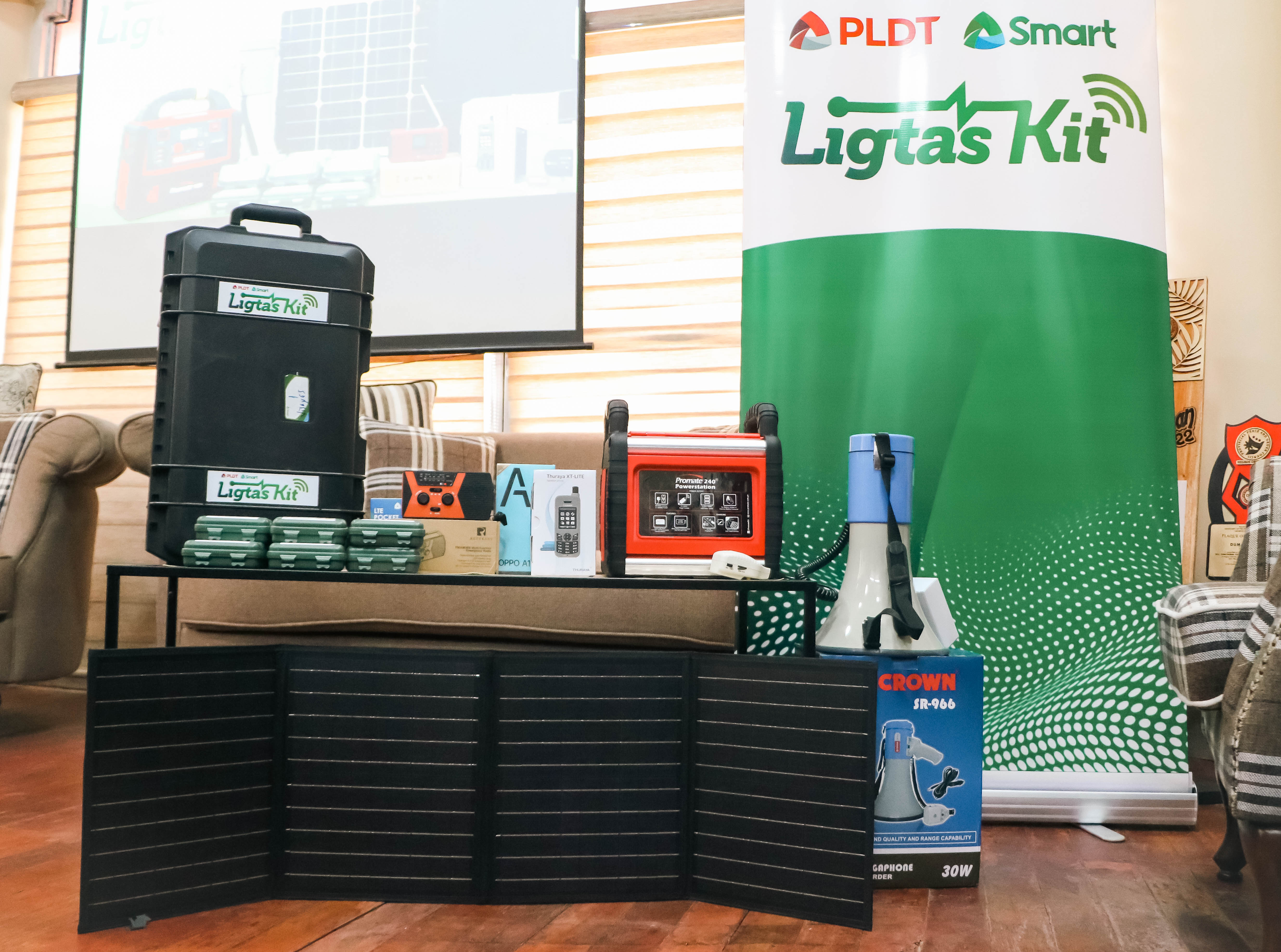 PLDT, Smart boost LGU Dumaguete's disaster preparedness with Ligtas Kit
