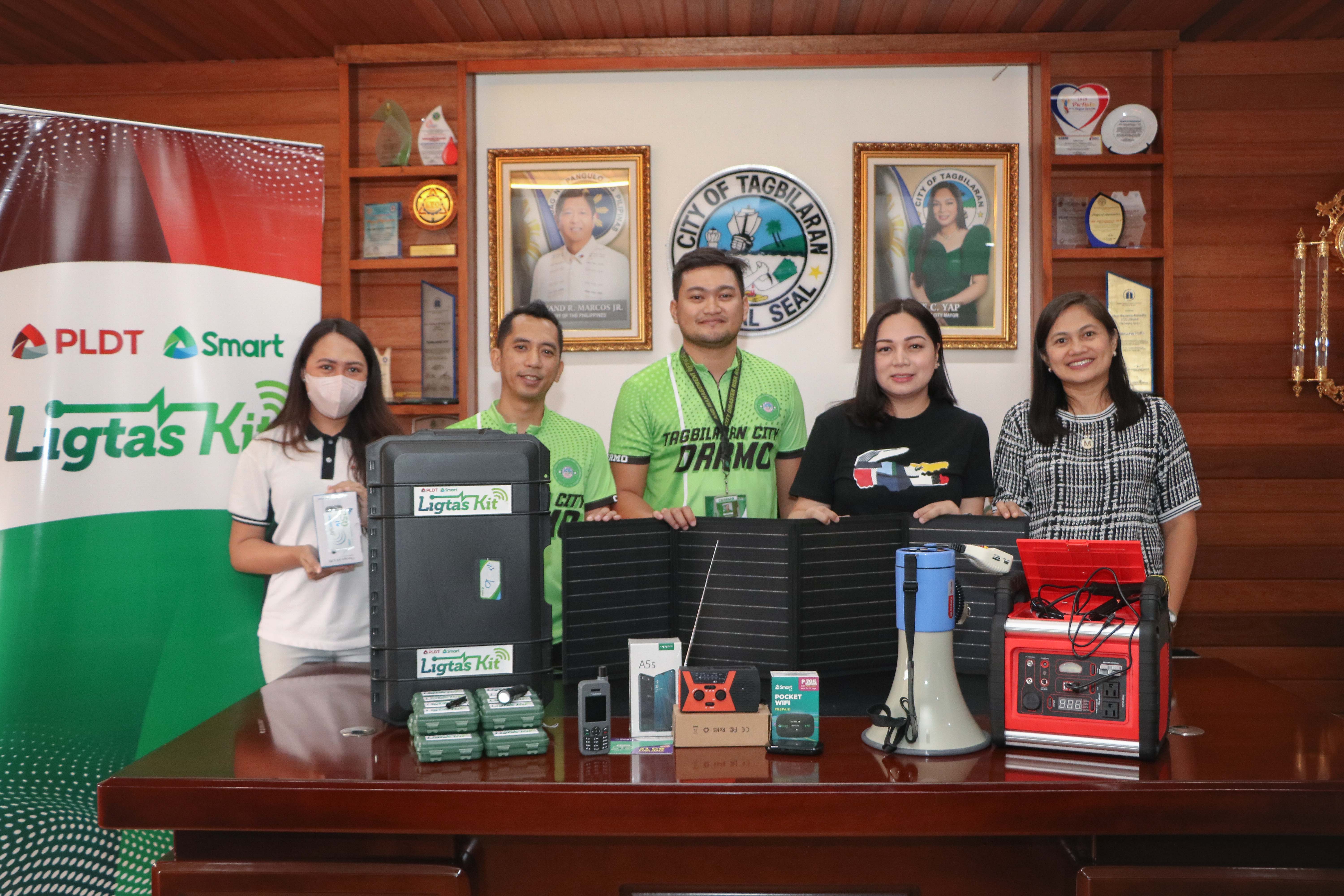 PLDT, Smart reinforce Tagbilaran's Disaster Preparedness via Ligtas Kit