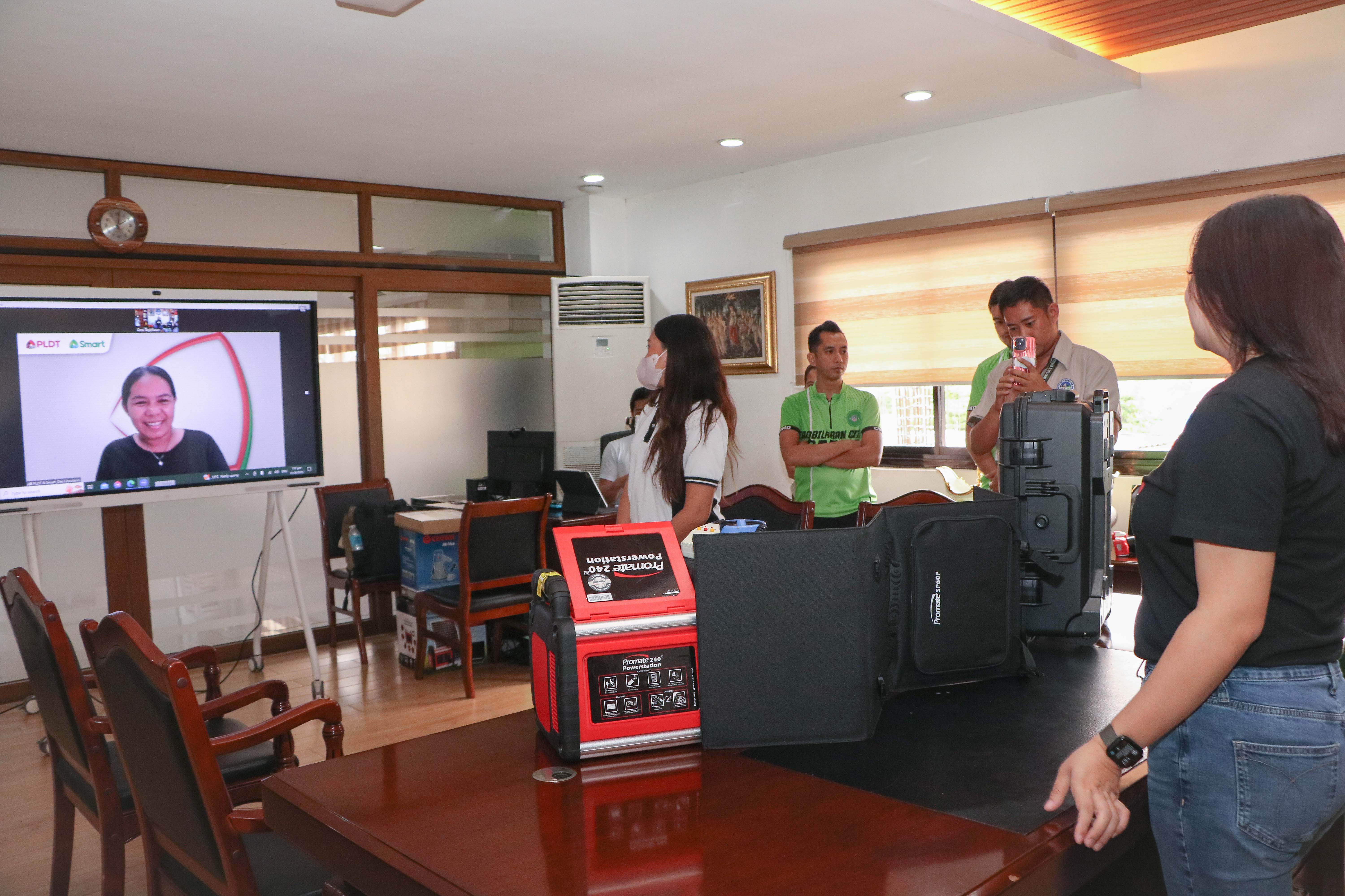 PLDT, Smart reinforce Tagbilaran's Disaster Preparedness via Ligtas Kit