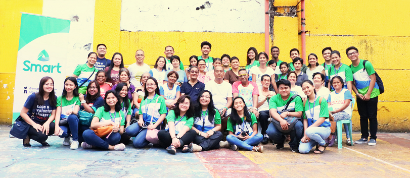 Smart program brings together senior citizens and senior high students