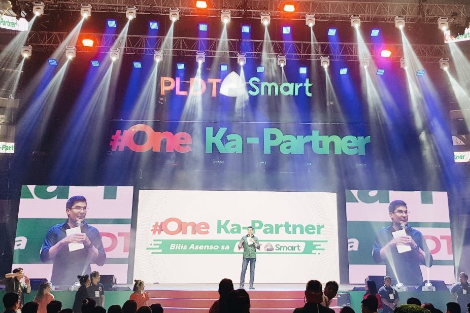 Two PLDT-Smart load sellers in Luzon now millionaires