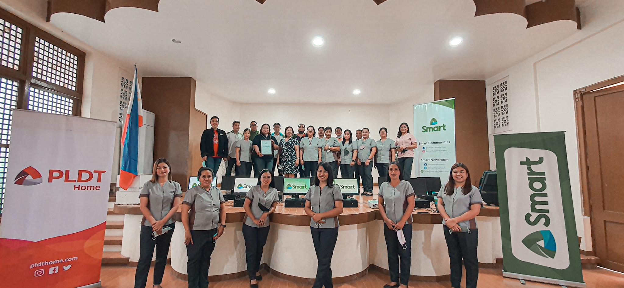 Smart expands Balayan East Central School learning platforms