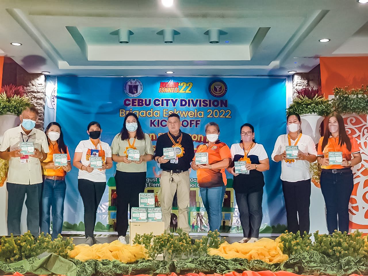 Smart donates connectivity devices to Cebu City mountain schools