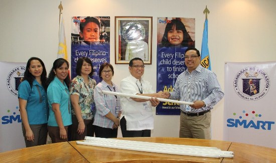 Smart lights up schools with fluorescent bulbs